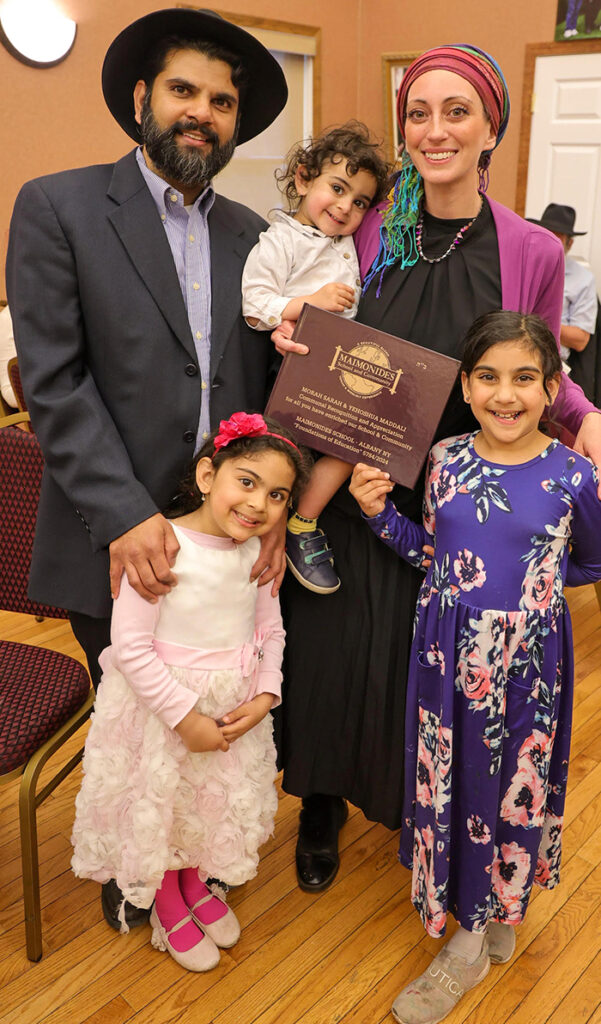 Maimonides School lists awards at annual dinner - The Jewish World